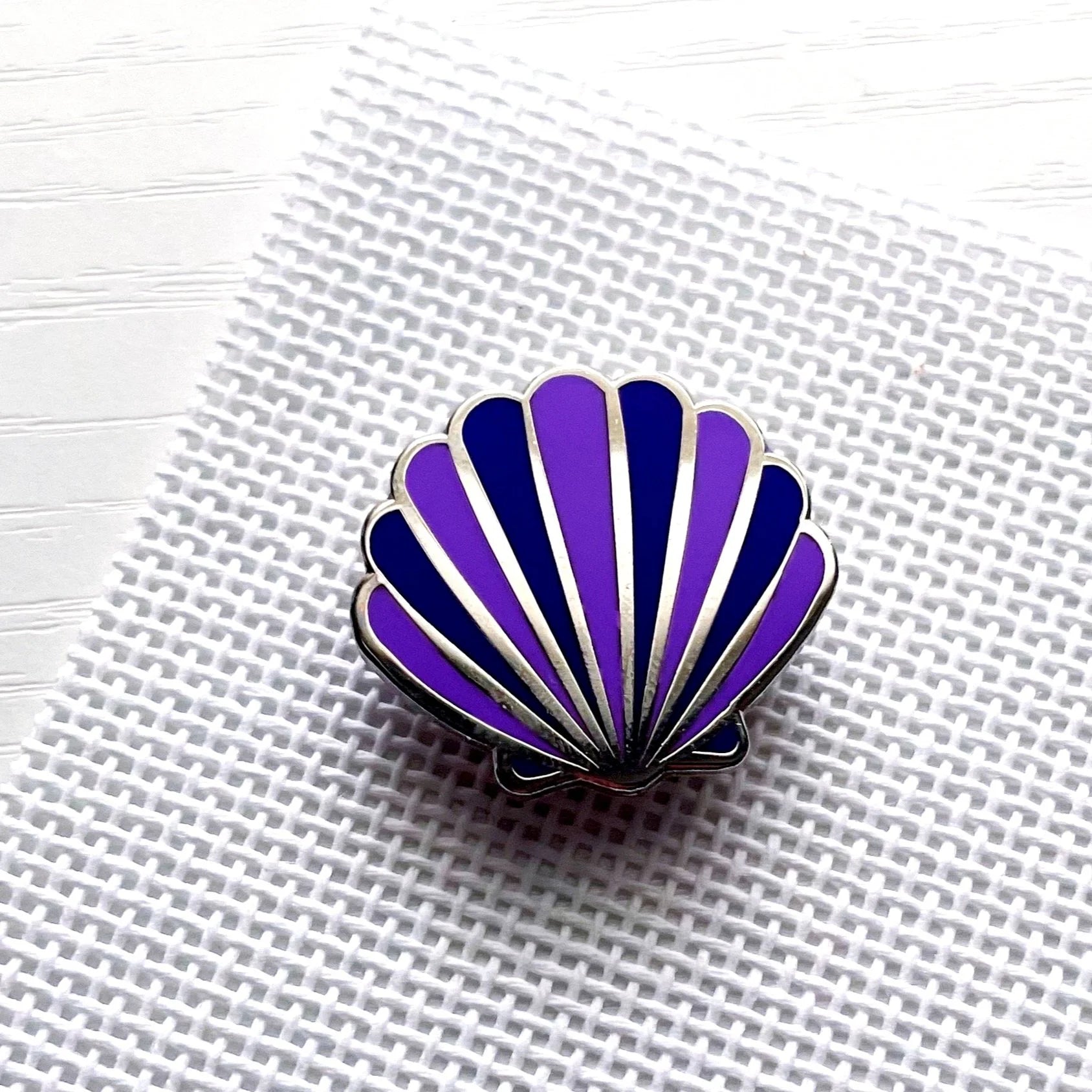 Clamshell Needleminder – Stitch Society